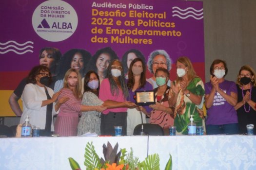 OAB : Daniela Borges é homenageada em evento da ALBA